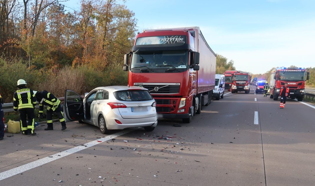 A14: Schwerer Unfall mit mehreren Fahrzeugen bei Naunhof | Medienportal Grimma