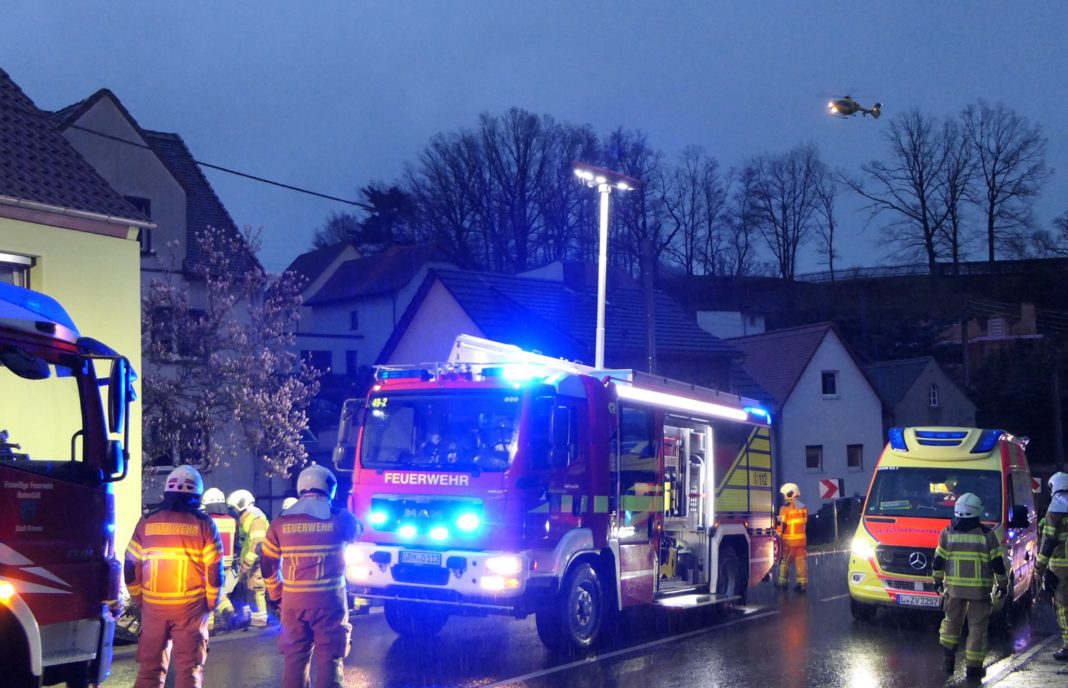 Update: Schwerer Unfall auf B107: VW kracht in Grimma gegen Hauswand | Medienportal Grimma