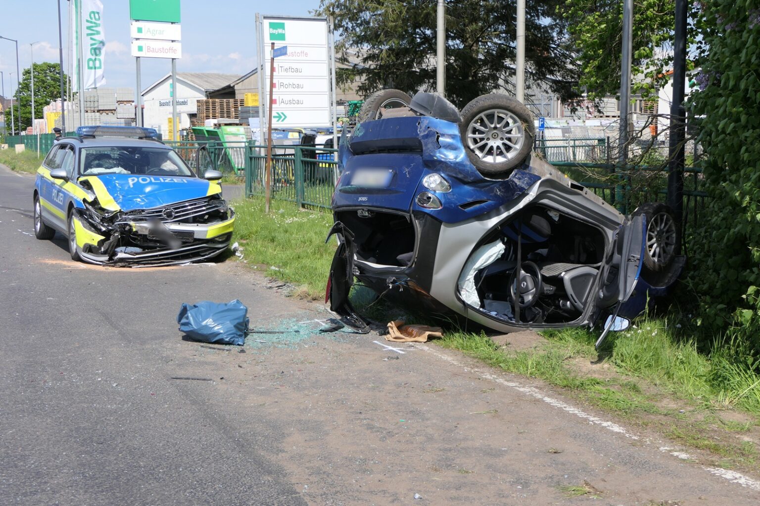 Update: Schwerer Unfall in Grimma: Streifenwagen kollidiert mit Smart | Medienportal Grimma